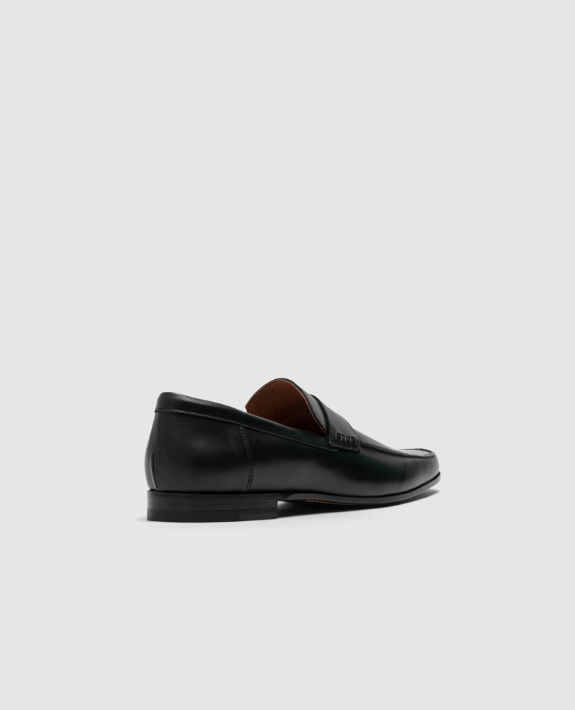 Morris Road Moccasin in Black Calf | Rodd & Gunn US